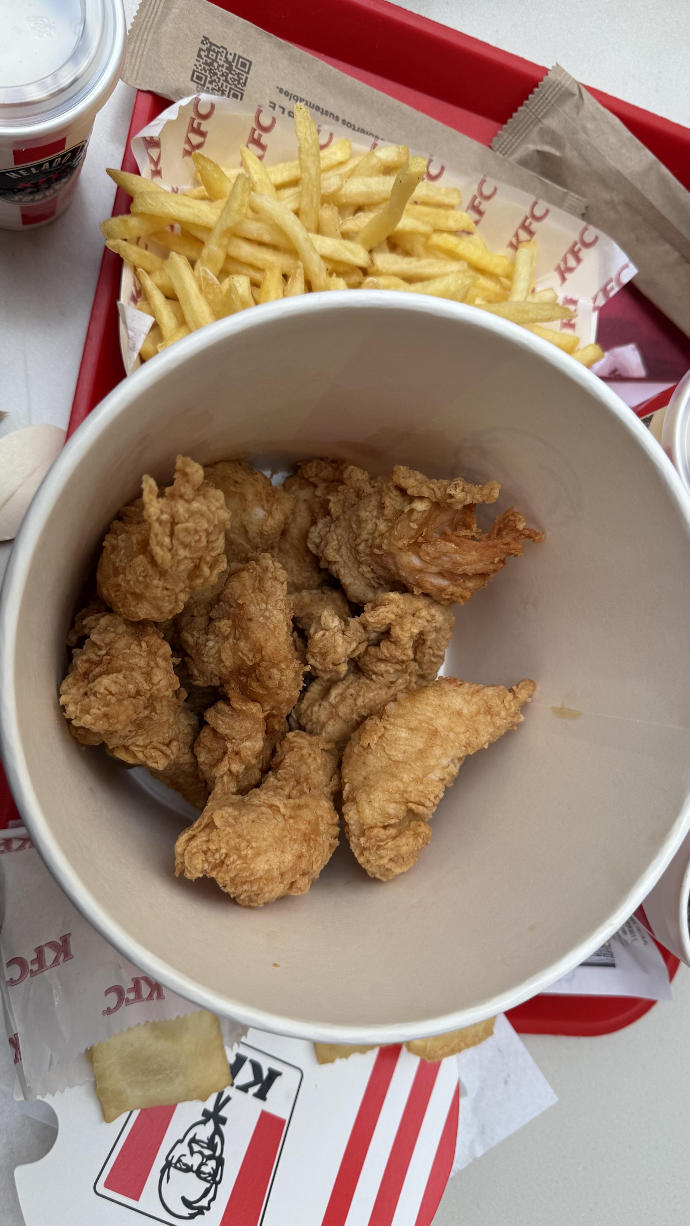 Kfc Patio De Comidas Almacenes Paris Temuco - *****a En La Compra ...