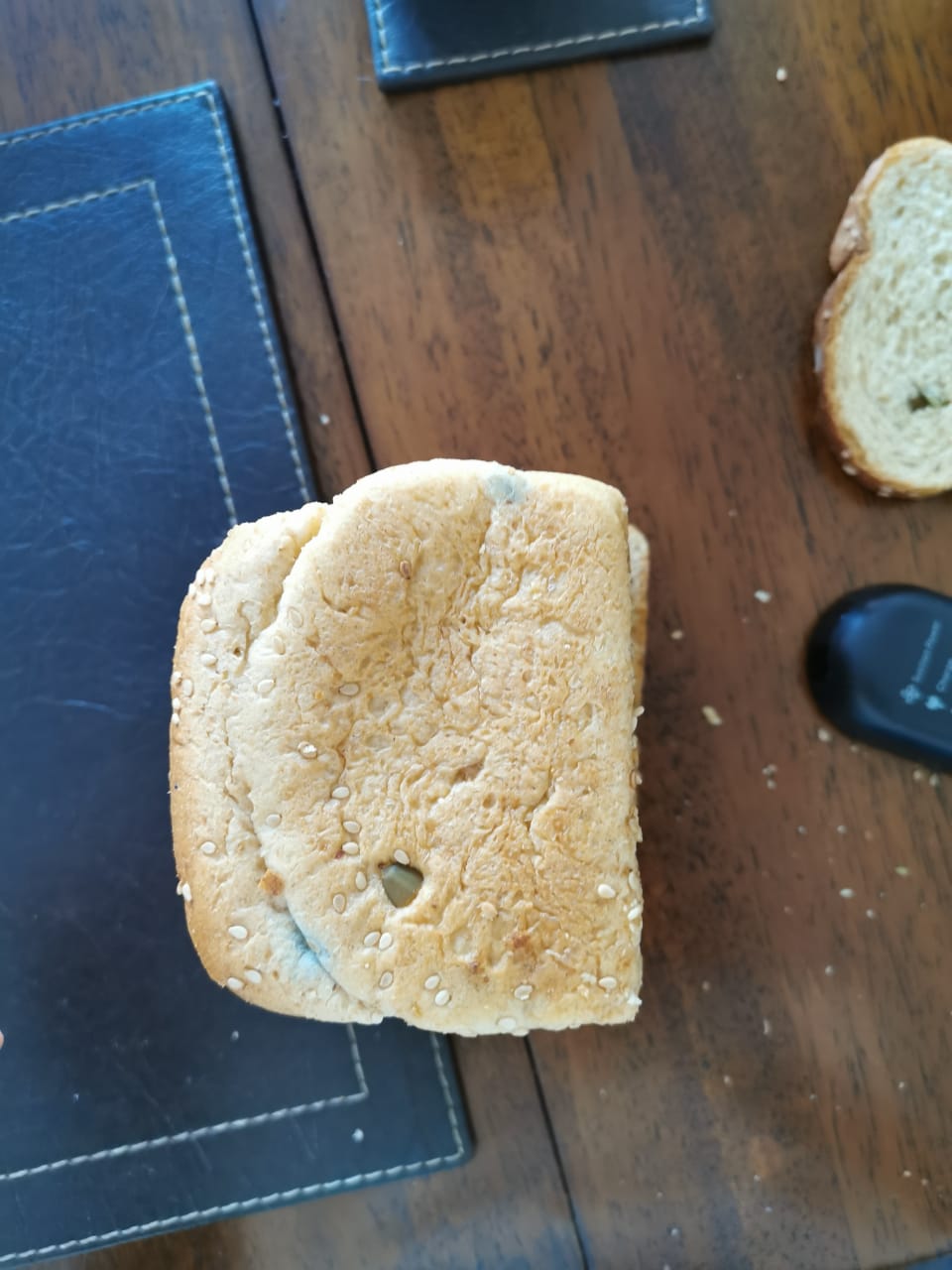 Castaño - Pan Con Hongos | RECLAMOS.CL